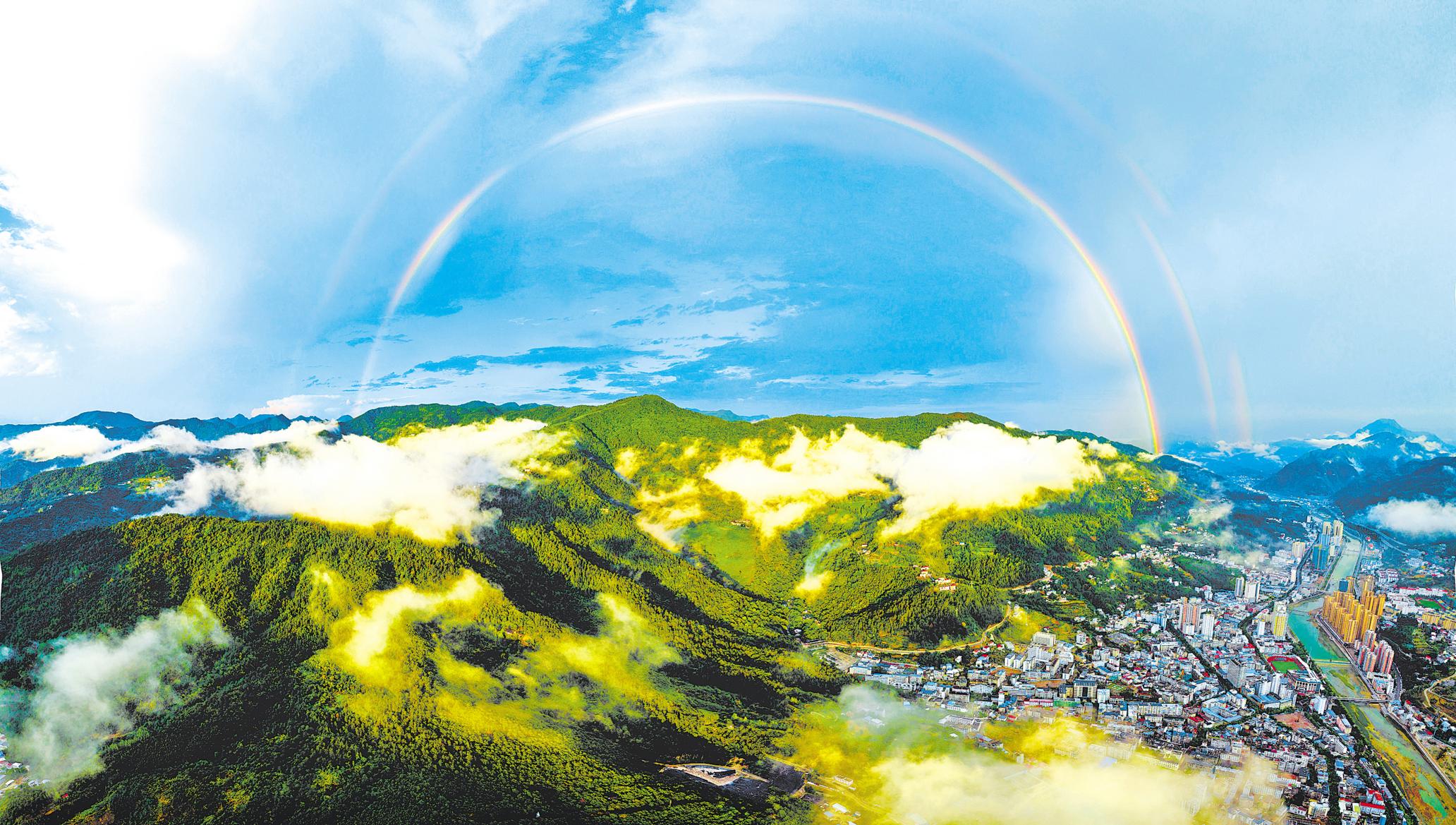 Double rainbow fills sky after rain in Baokang County - The people's government of hubei province