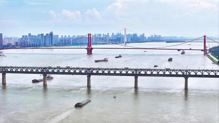‌Yangtze River witnesses freight shipping peak in Wuhan - The people's ...